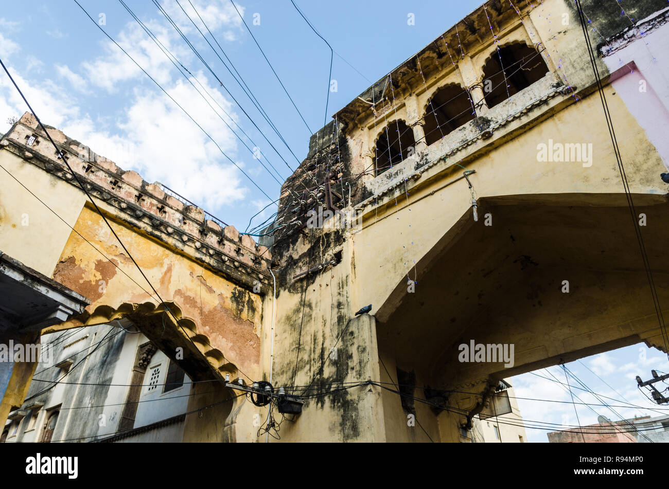 Old gates hi-res stock photography and images - Alamy