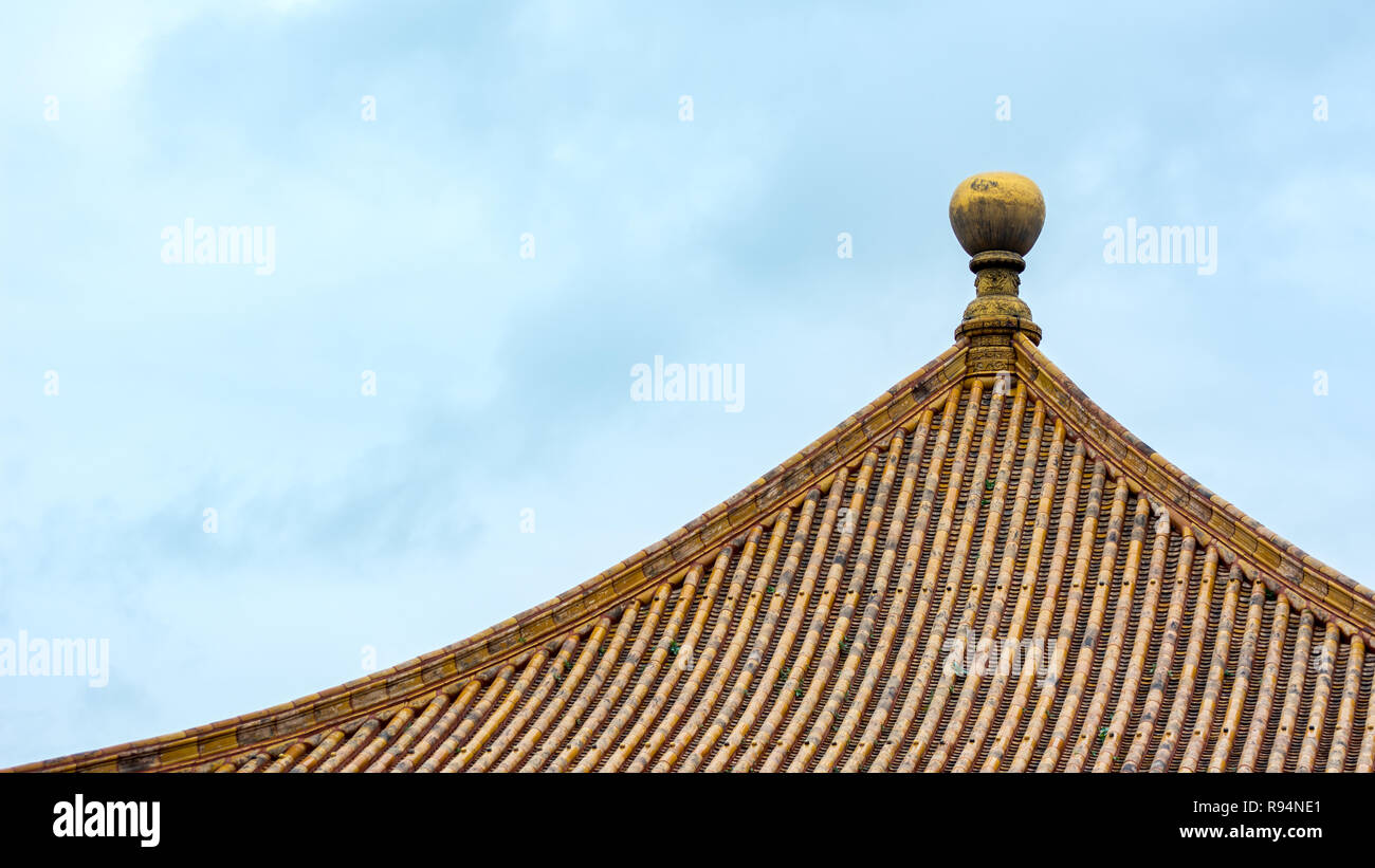 Rooftop of The Hall of Central Harmony (Zhonghe Hall or Zhōng Hé Diàn ...