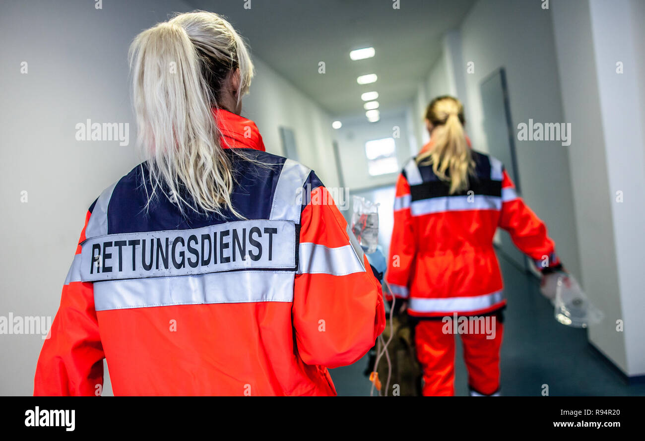 Reanimation tools hi-res stock photography and images - Alamy