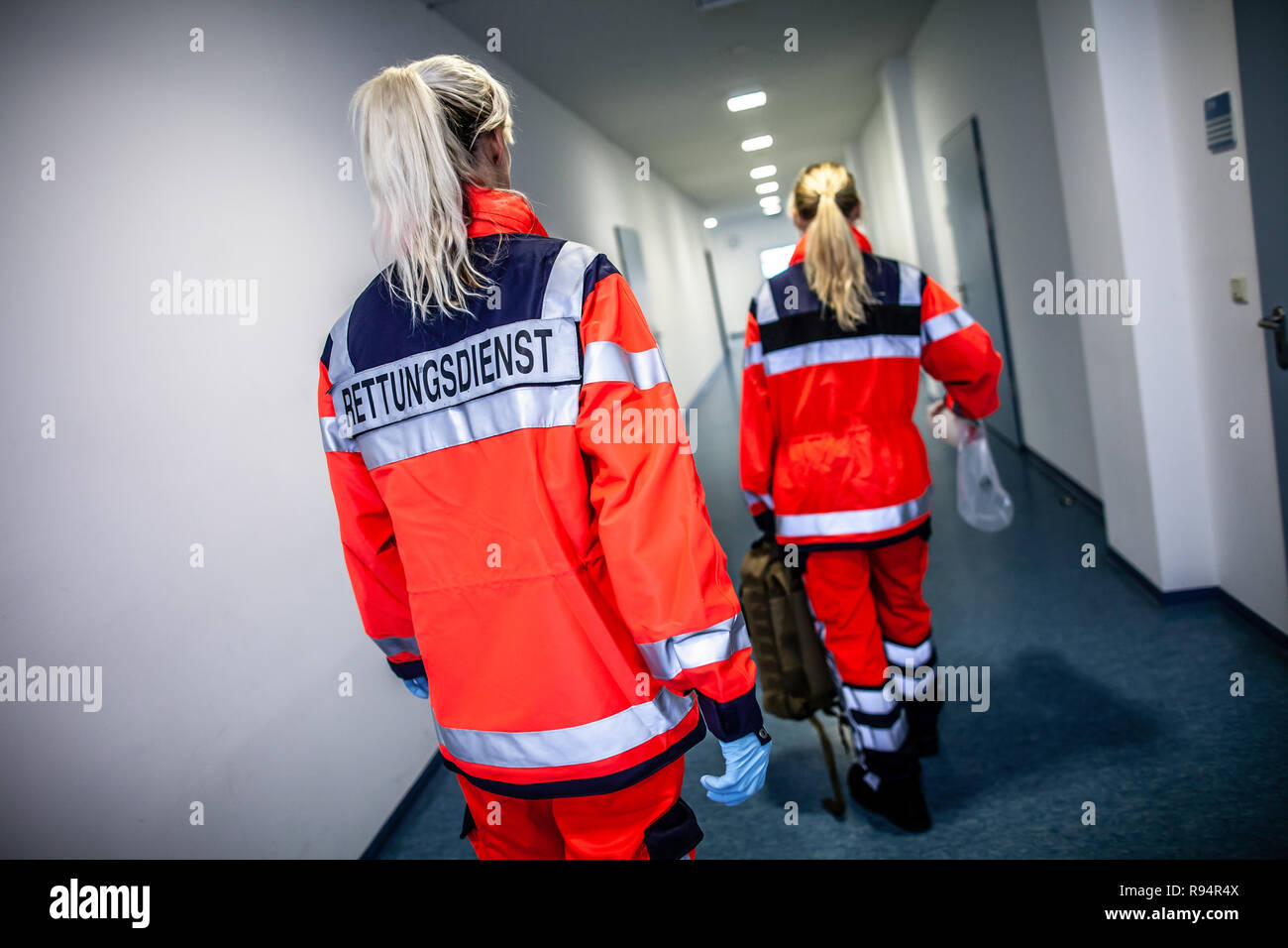 Reanimation tools hi-res stock photography and images - Alamy