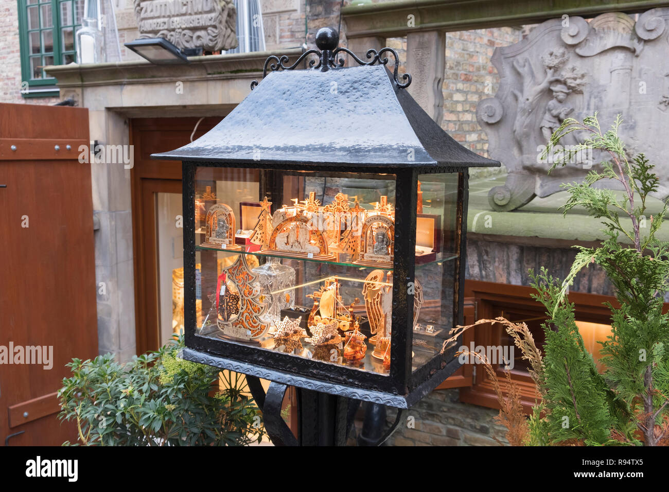 Amber shop display Mariacka Street Gdańsk Poland Stock Photo - Alamy