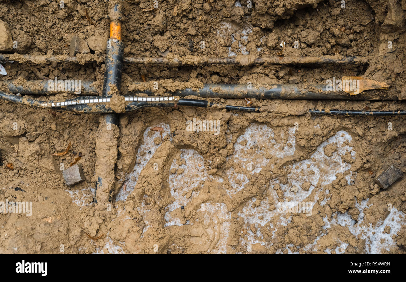 Criss cross cables hi-res stock photography and images - Alamy