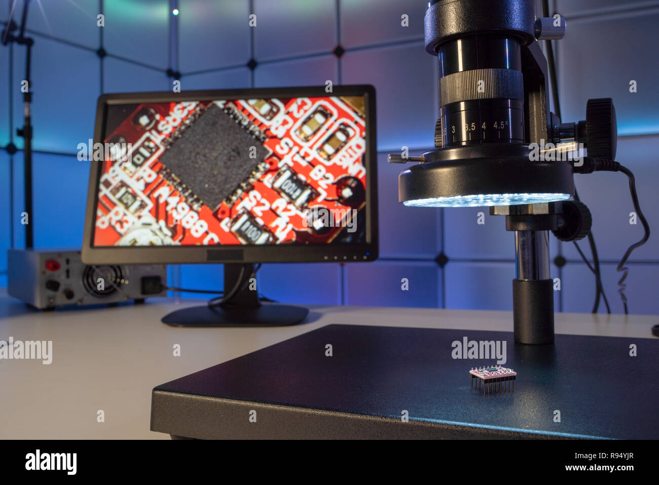 Inspection of the quality of silicon chips in the laboratory with a ...