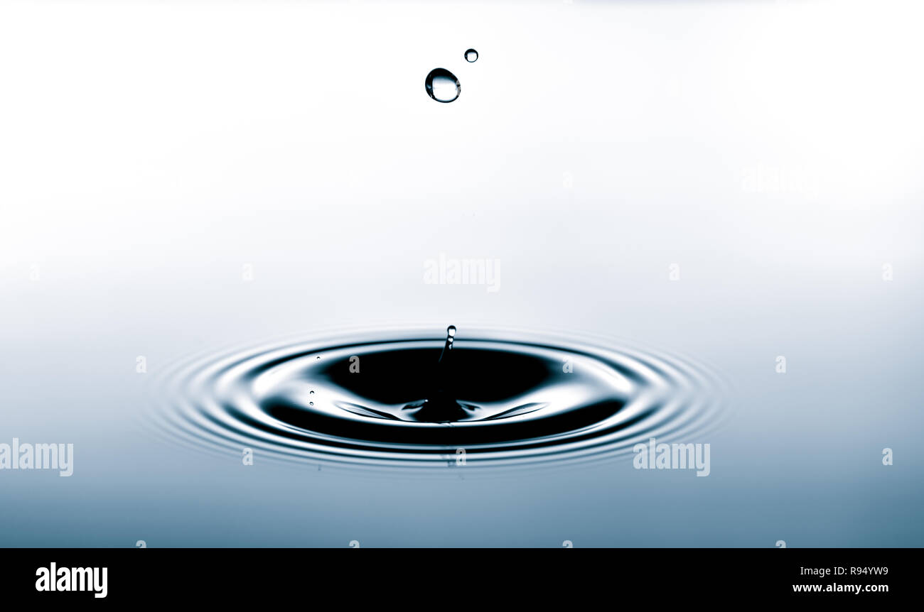 Drops of water splash hi-res stock photography and images - Alamy