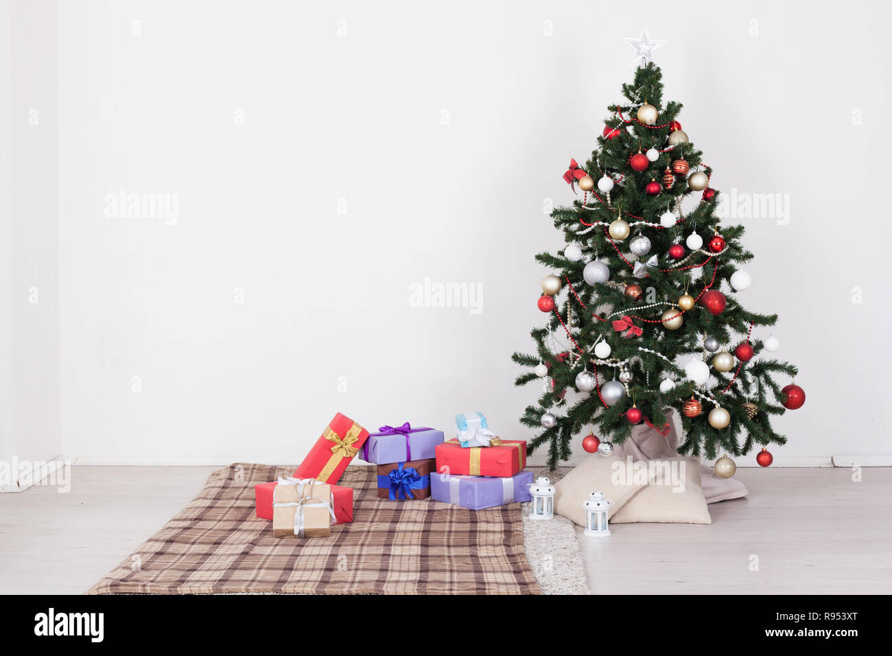 Christmas tree Garland lights new year gifts holiday background decor ...