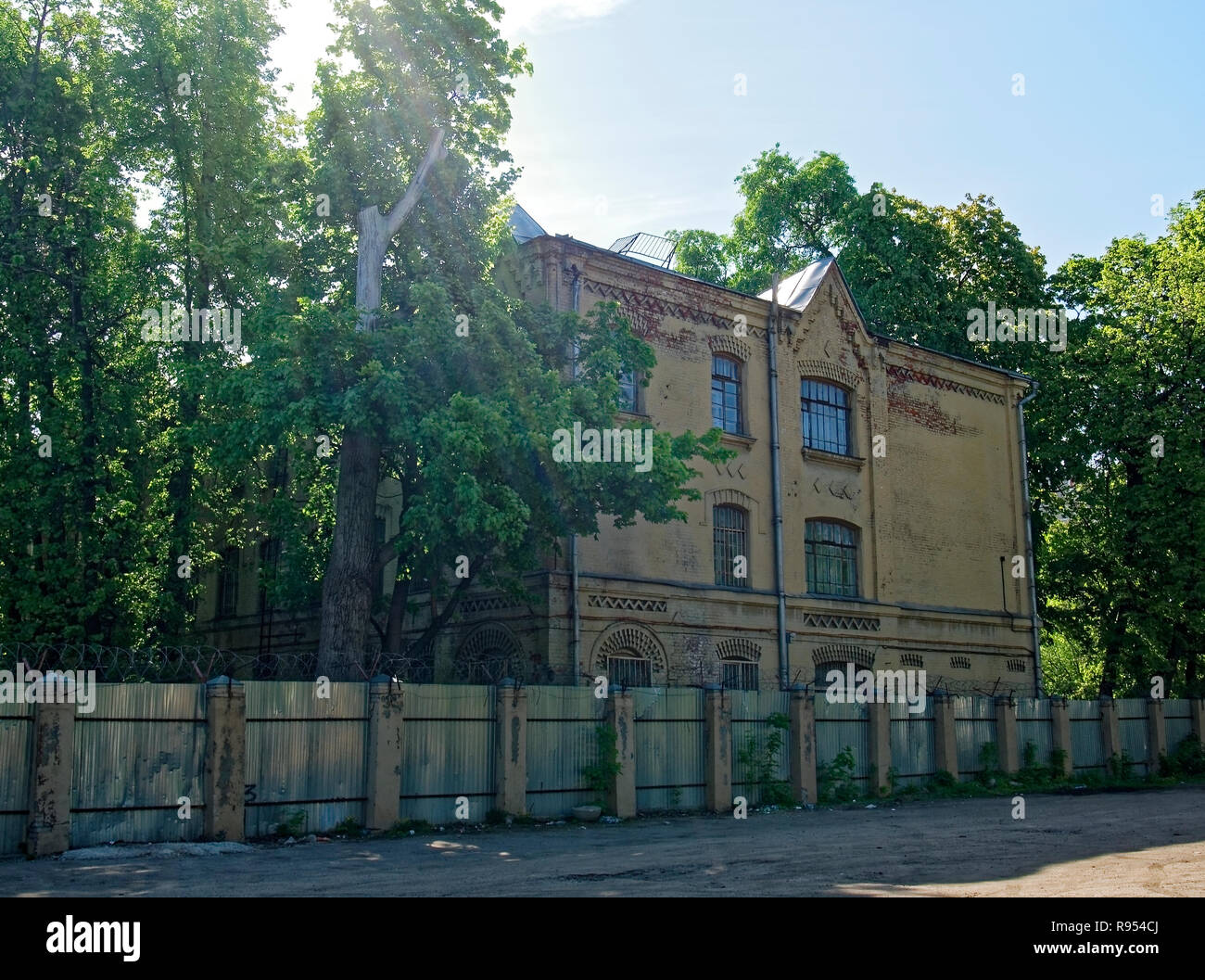 American house fence hi-res stock photography and images - Alamy