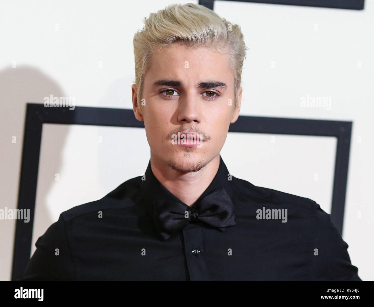 LOS ANGELES, CA, USA - FEBRUARY 15: Singer Justin Bieber arrives at the ...