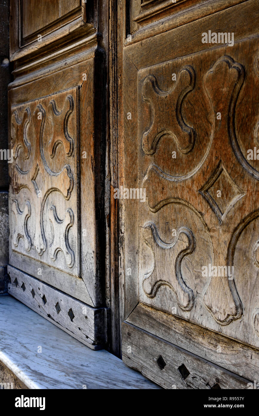 carved wooden door design Stock Photo - Alamy