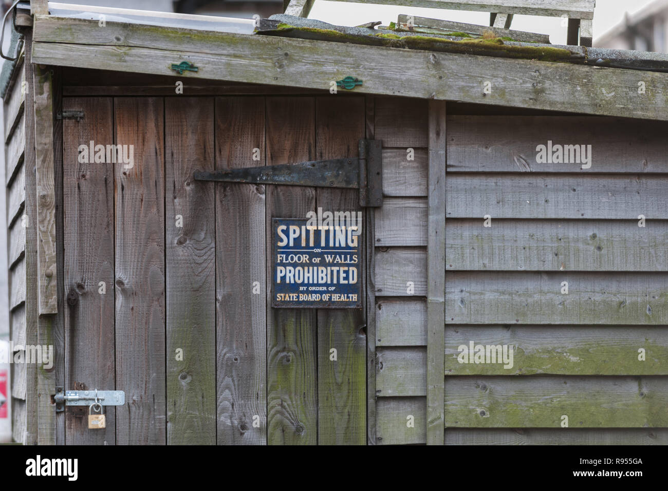 Spitting sign hi-res stock photography and images - Alamy