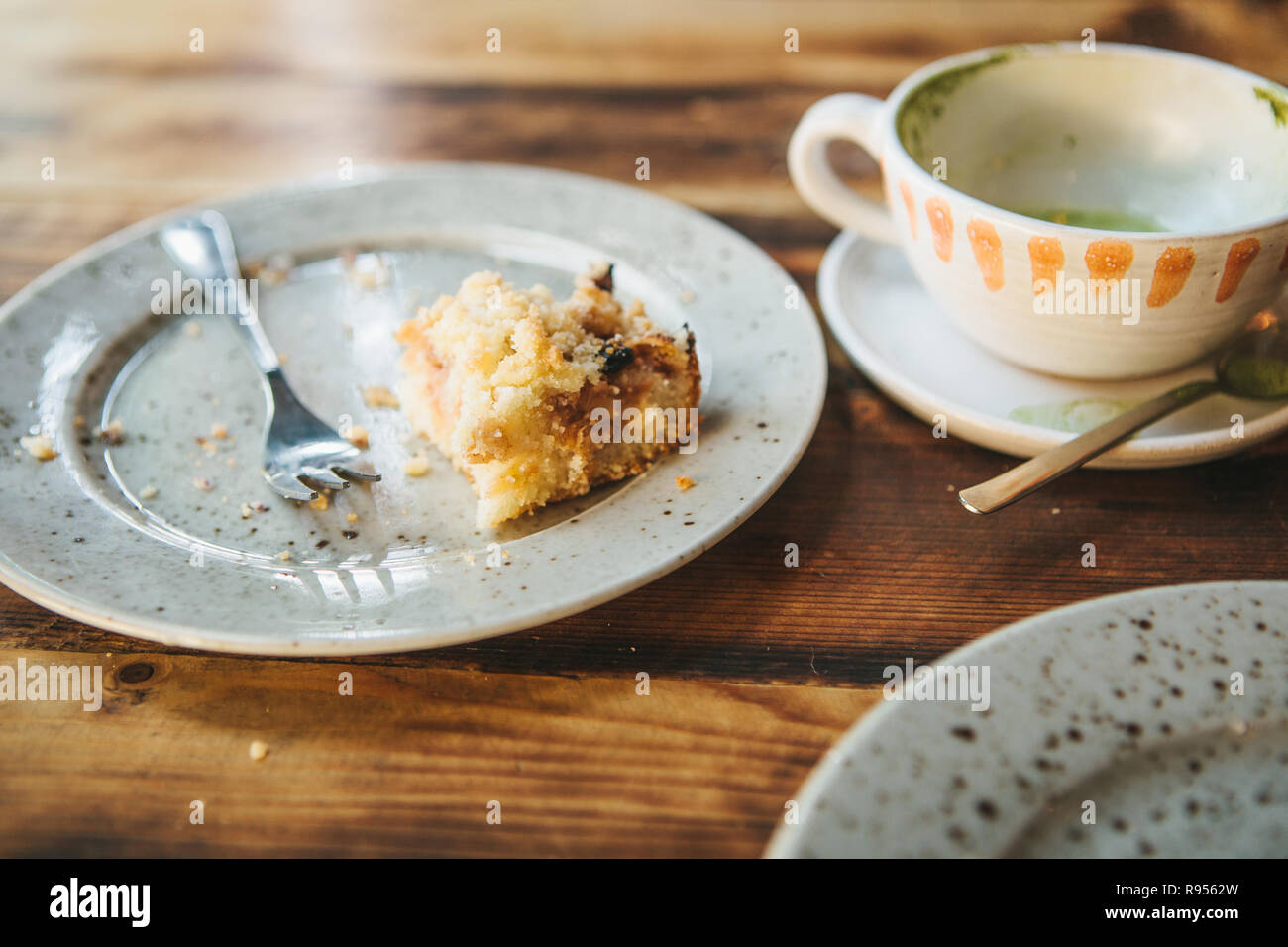 Empty plate cake crumbs finished hi-res stock photography and images ...