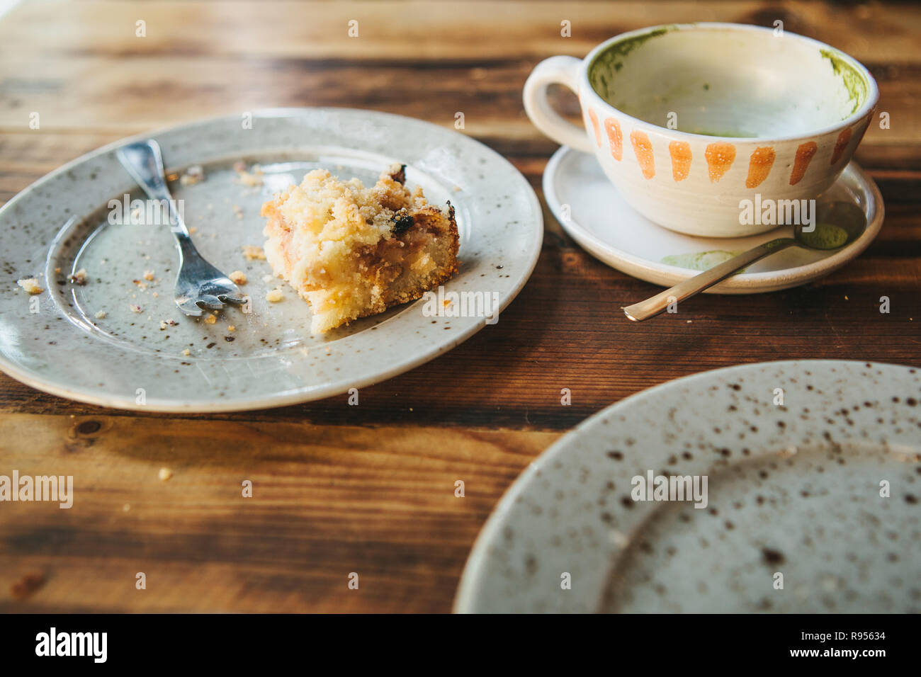 Empty plate cake crumbs finished hi-res stock photography and images ...
