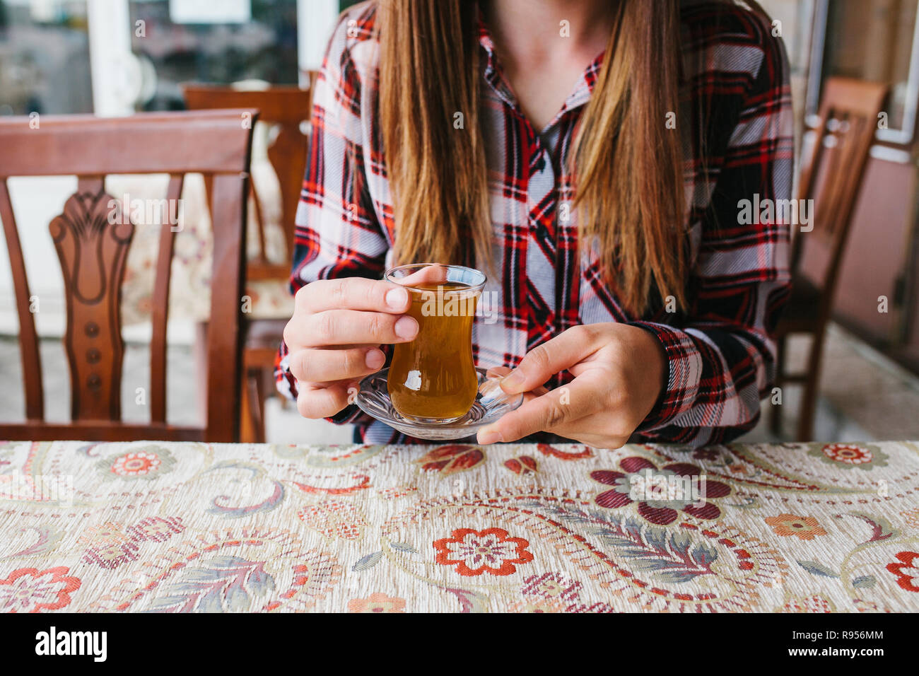 Glass beaker table hi-res stock photography and images - Alamy