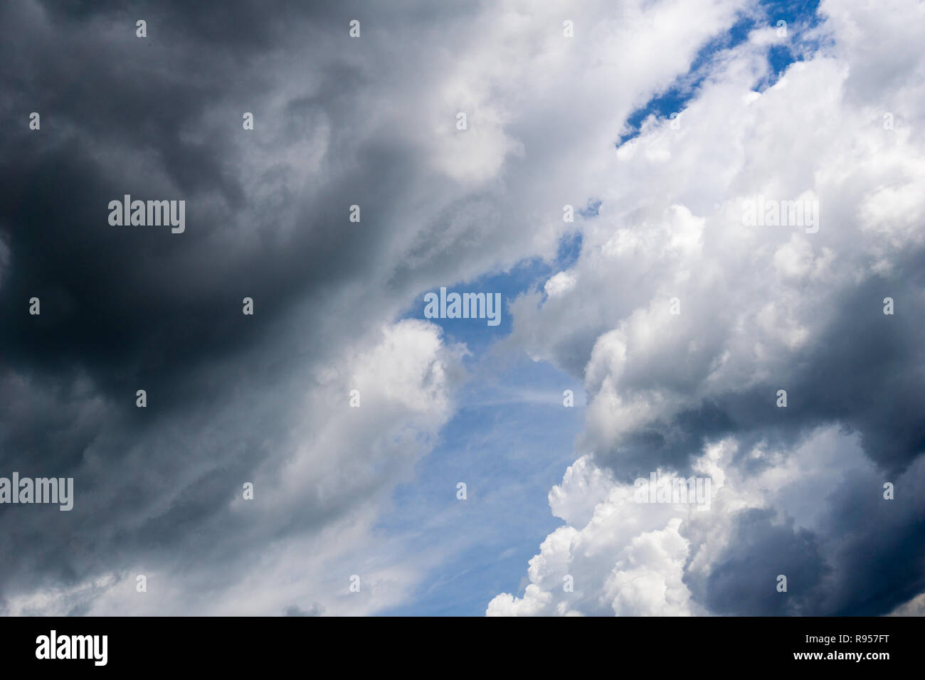 Big grey plane hi-res stock photography and images - Alamy