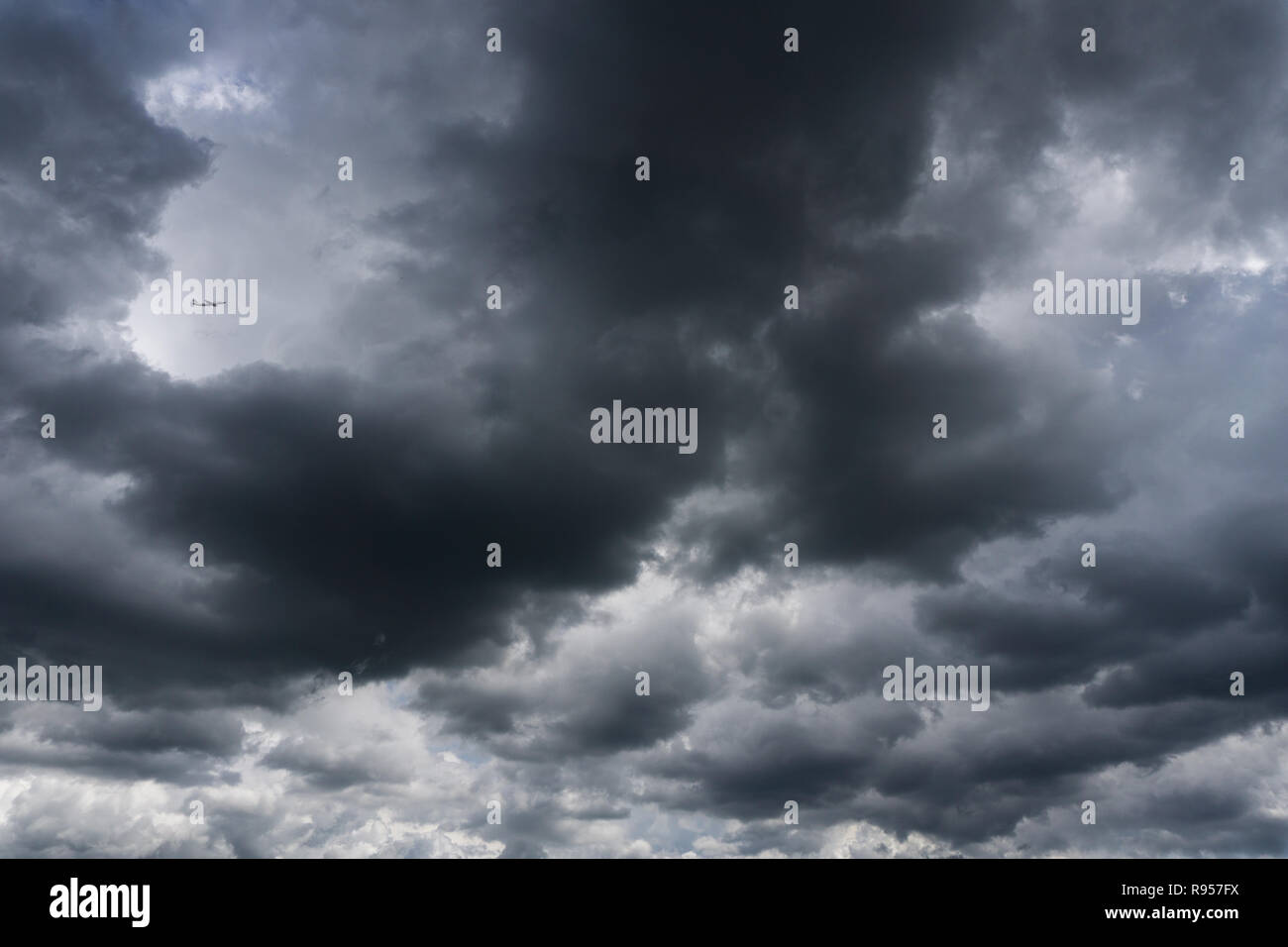 Big grey plane hi-res stock photography and images - Alamy