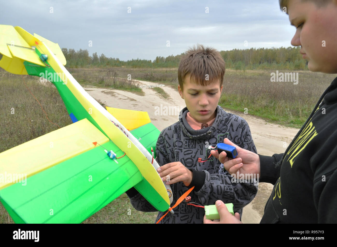 Kovrov, Russia. 23 September 2012. Teens inspects a radio-controlled ...