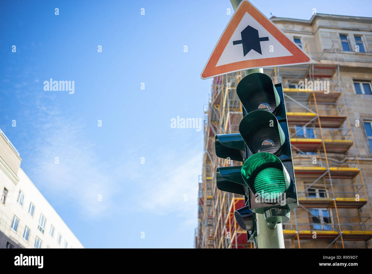 Traffic light system with green light sign hi-res stock photography and ...