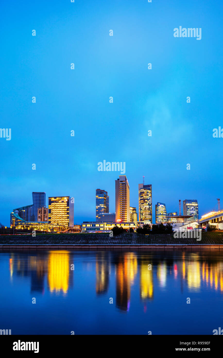City nightscape hi-res stock photography and images - Alamy