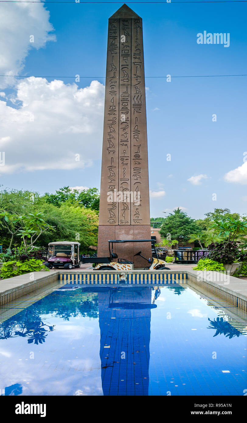 Reflecting pool fountain hi-res stock photography and images - Alamy