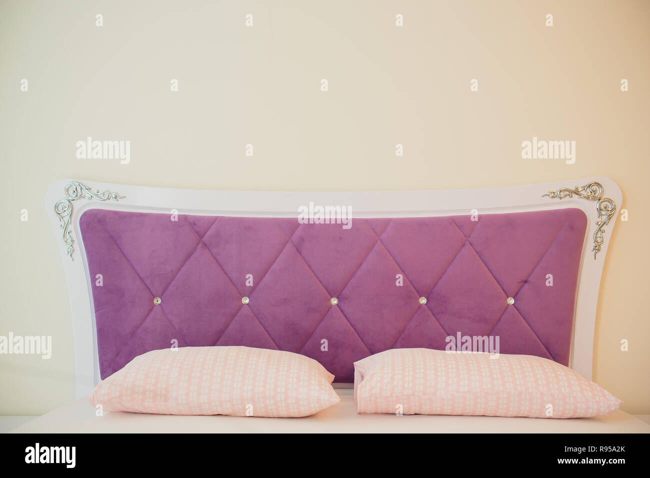 Maid And Sheets Stock Photos & Maid And Sheets Stock Images - Alamy