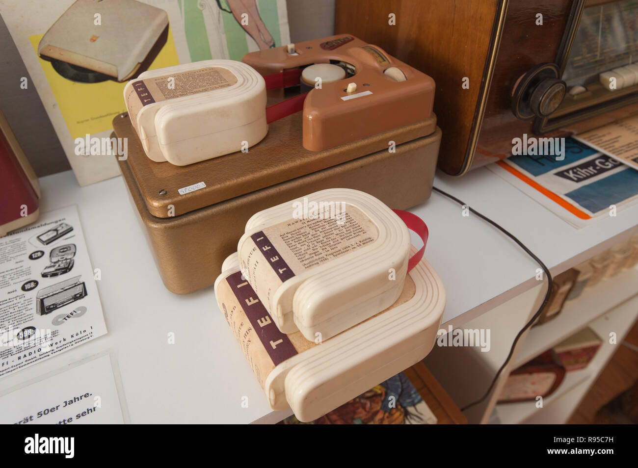 Tefifon acoustic band tontraeger hi-res stock photography and images ...