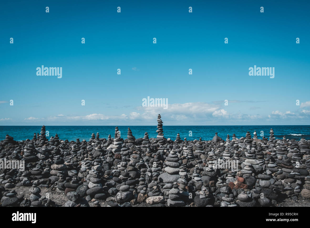 Stacked stone sculpture hi-res stock photography and images - Alamy