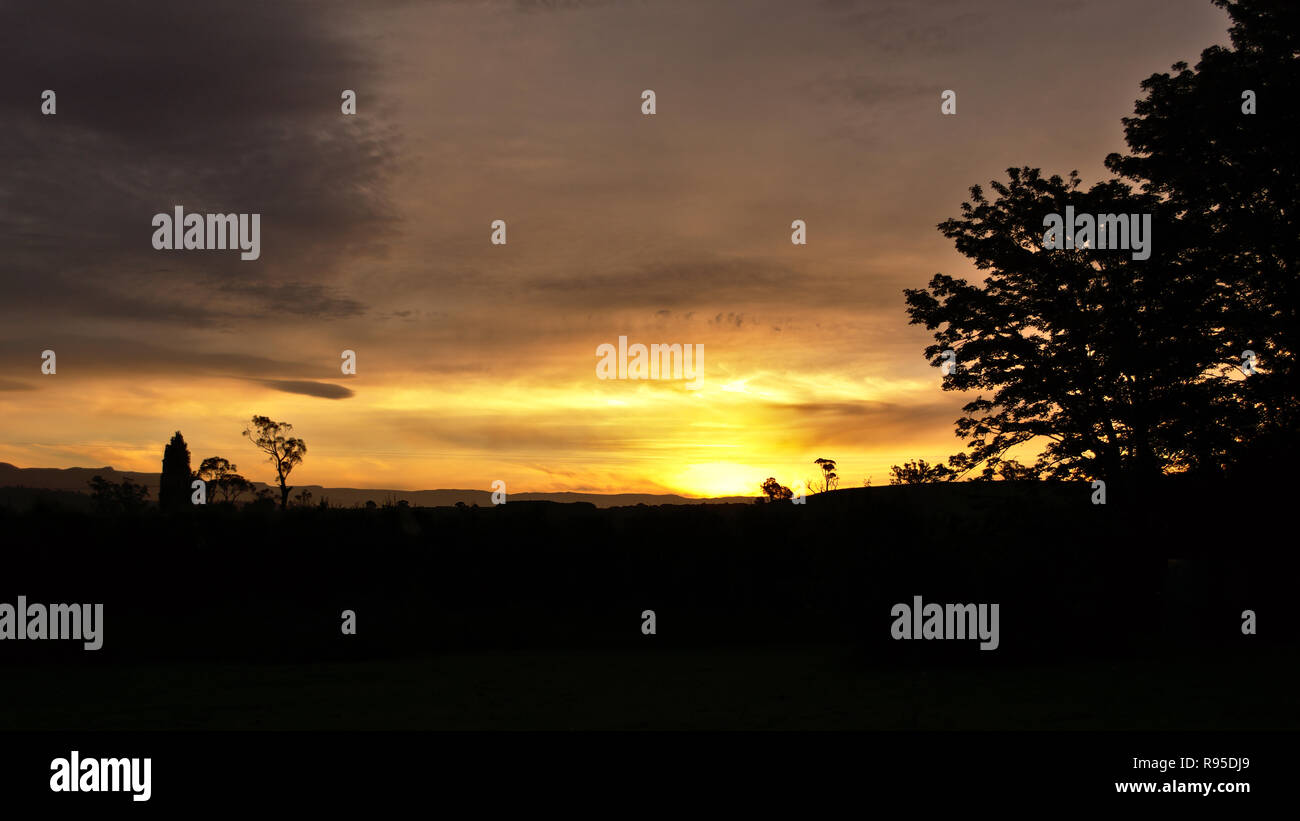 Farm morning sun hi-res stock photography and images - Alamy