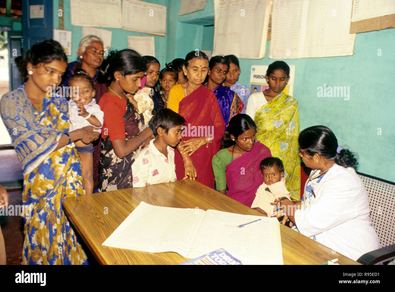 India poor hospital hi-res stock photography and images - Alamy