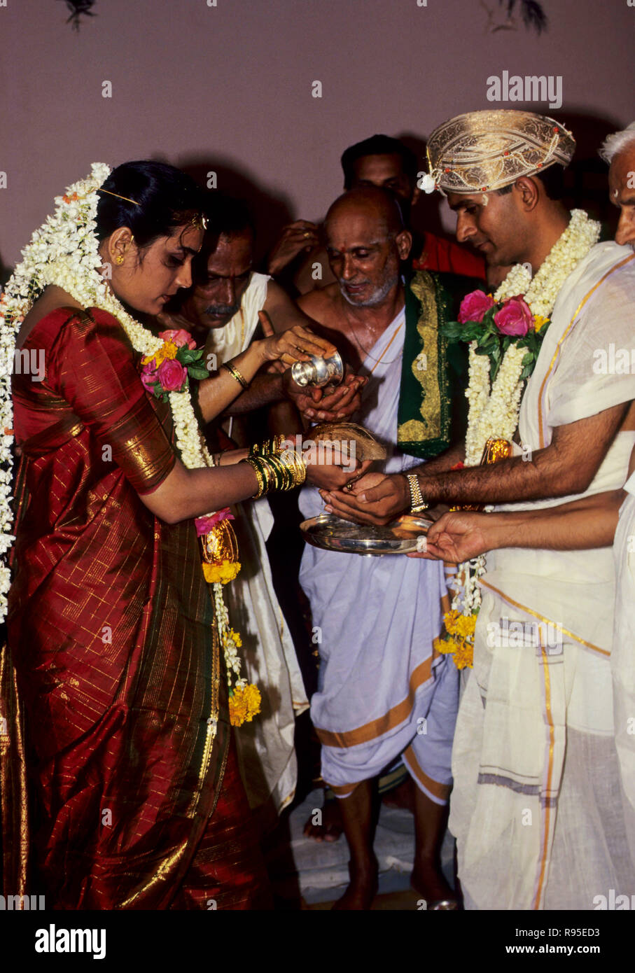 Indian wedding ceremony kanyadaan hi-res stock photography and images ...