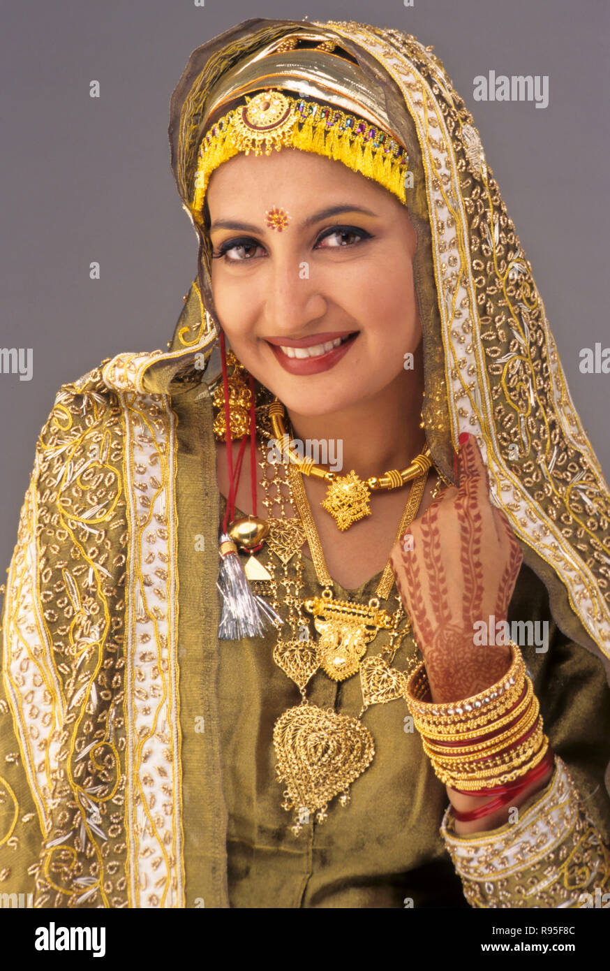 Kashmiri dress hi-res stock photography and images - Alamy