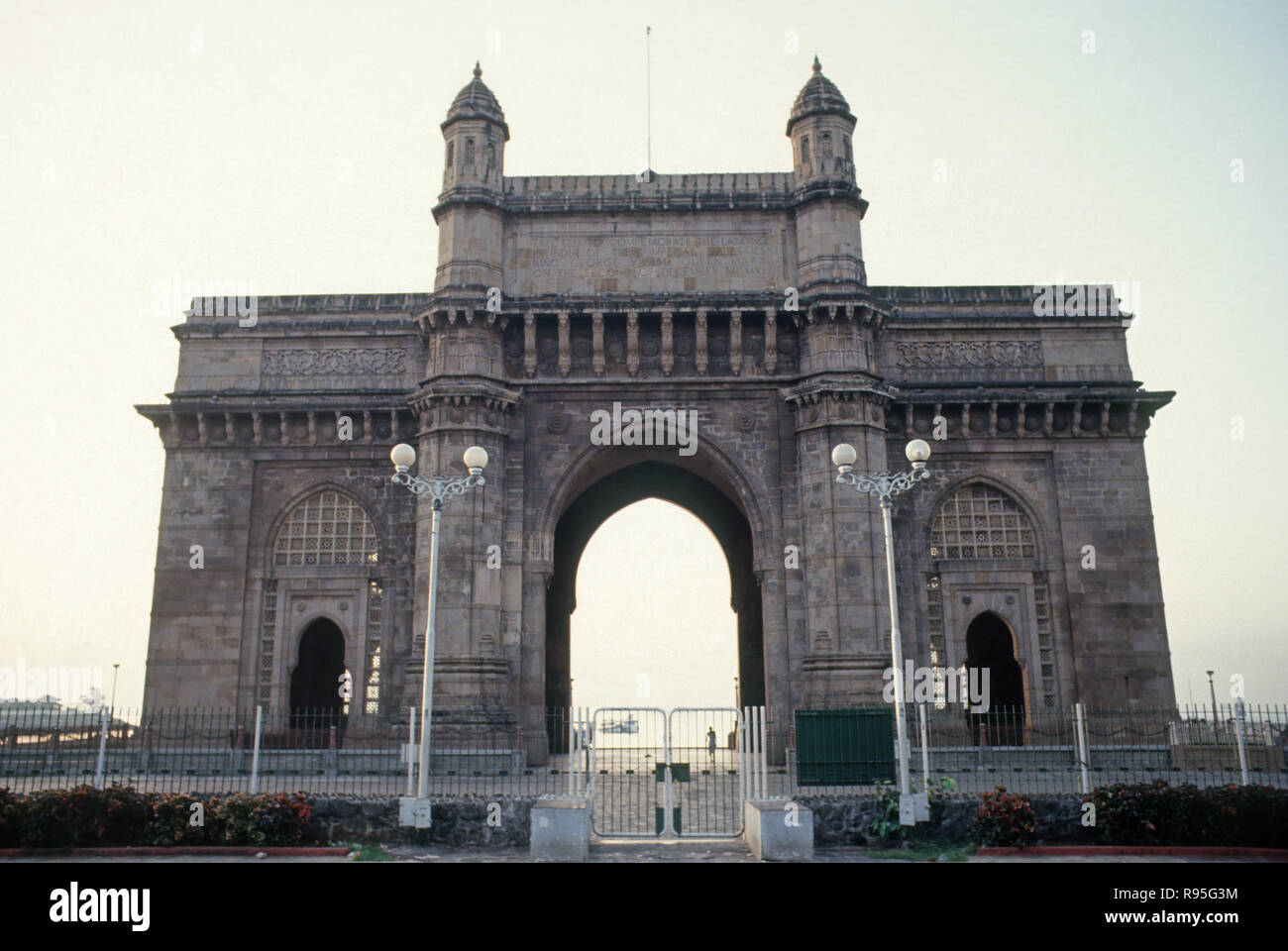 Gateway of india 1924 hi-res stock photography and images - Alamy