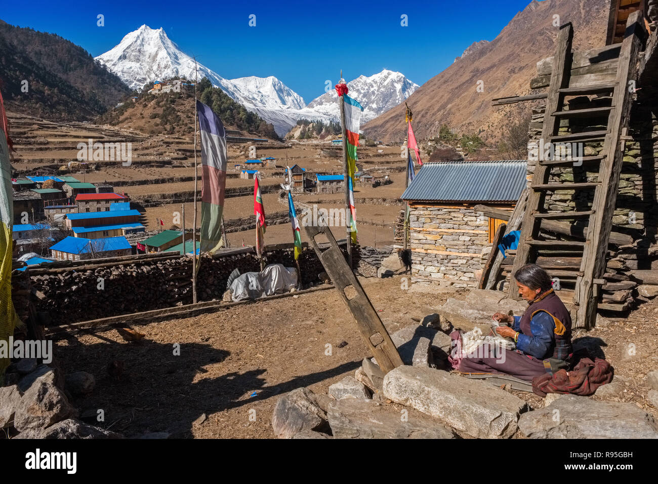 Nepal village mountain hi-res stock photography and images - Alamy