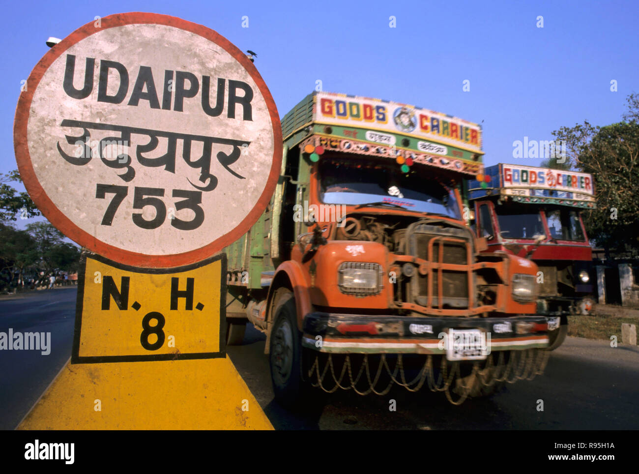 India kilometer sign hi-res stock photography and images - Alamy