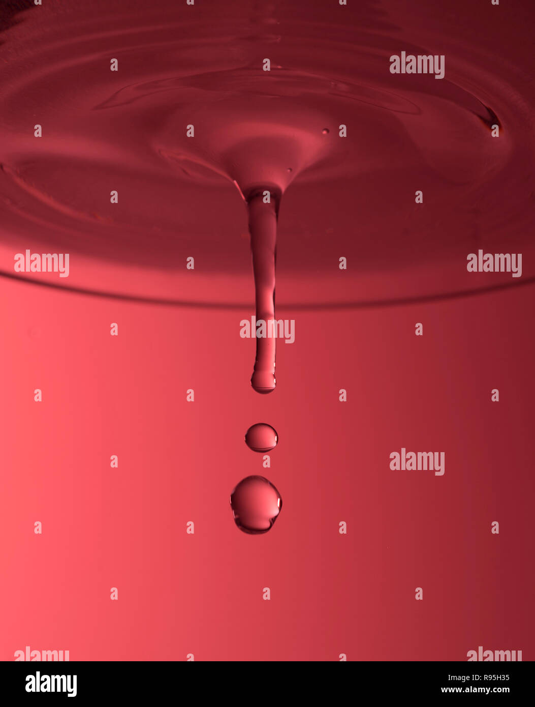 Closeup image of water droplets frozen in time Stock Photo - Alamy