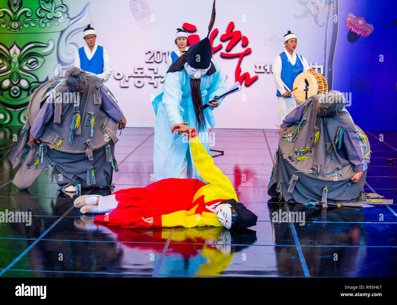 Actors performing the traditinal Korean Maskdance at Andong South Korea ...