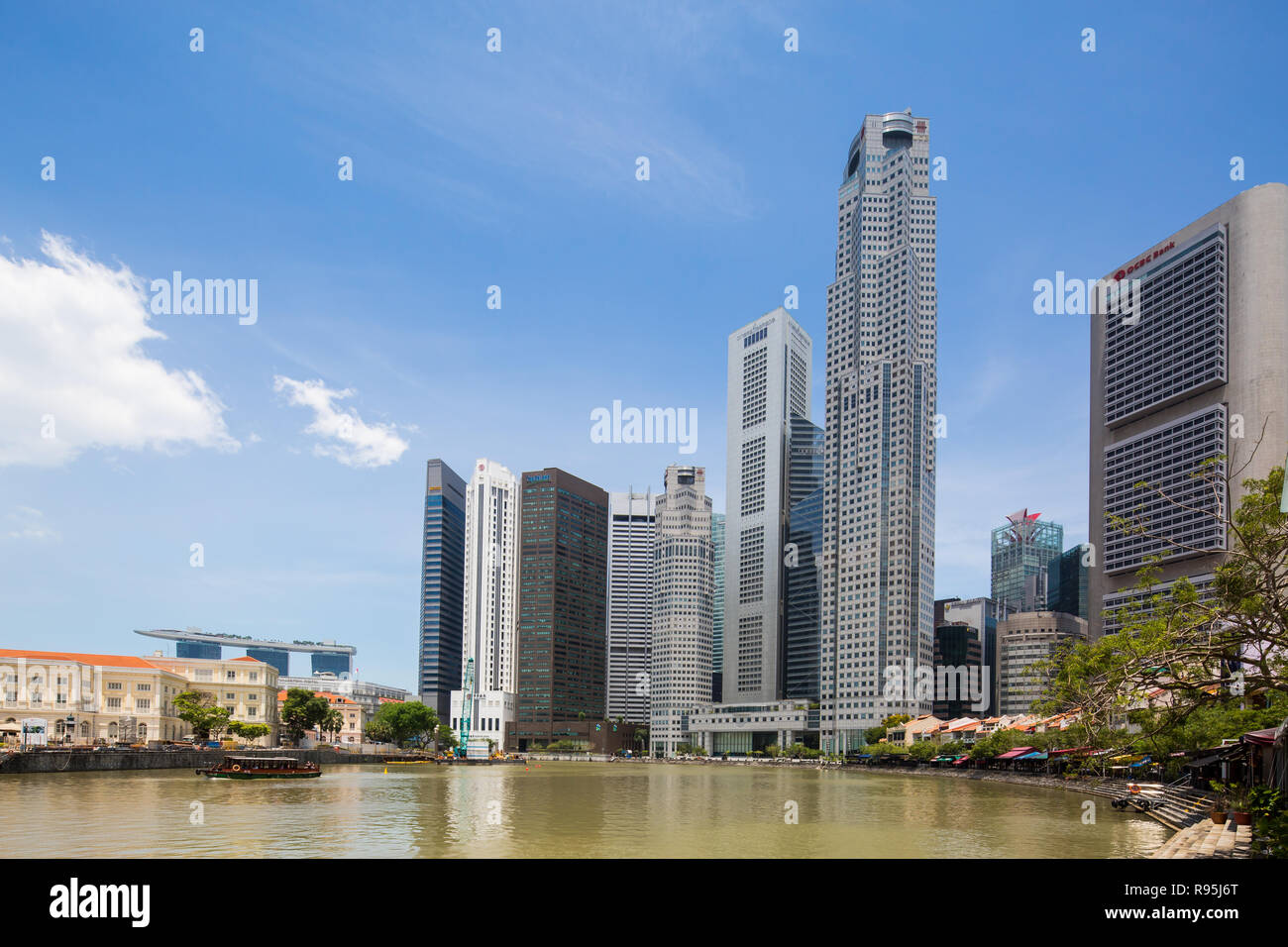 One raffles place buildings singapore hi-res stock photography and ...
