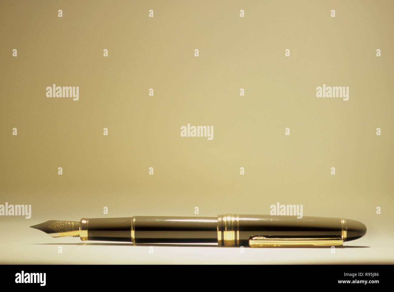 Fountain pen ink hi-res stock photography and images - Alamy