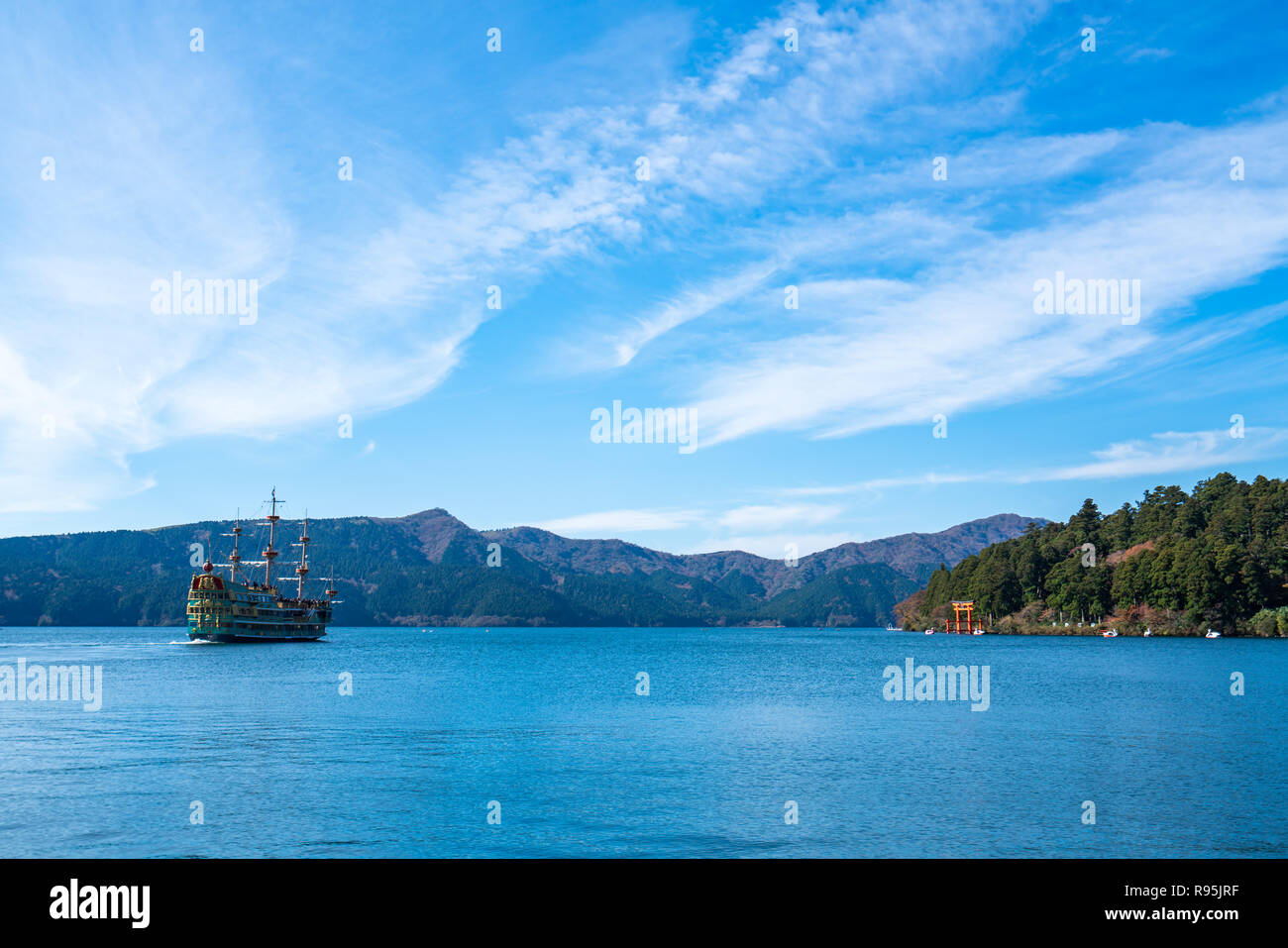 Mountain Fuji and Lake Ashi with Hakone temple and sightseeing boat in ...