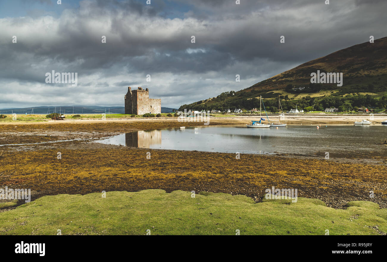 Scottish castle landscape hi-res stock photography and images - Alamy