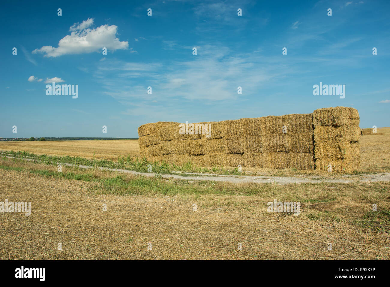 Hay bale on country road hi-res stock photography and images - Alamy