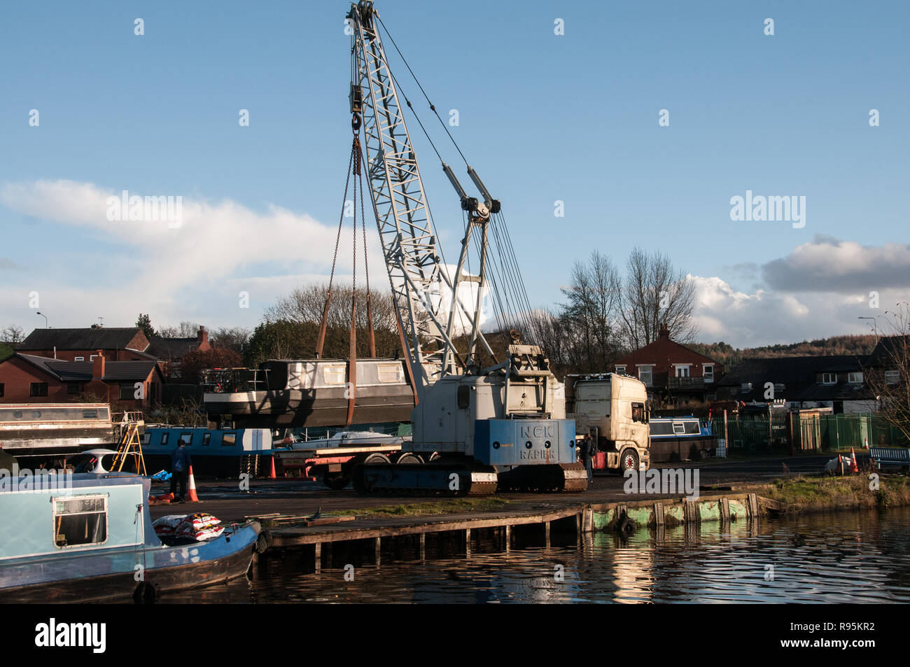 Lifting slings around barge hi-res stock photography and images - Alamy