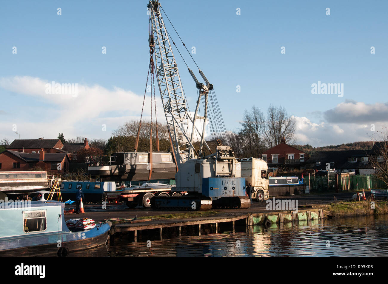Lifting slings around barge hi-res stock photography and images - Alamy
