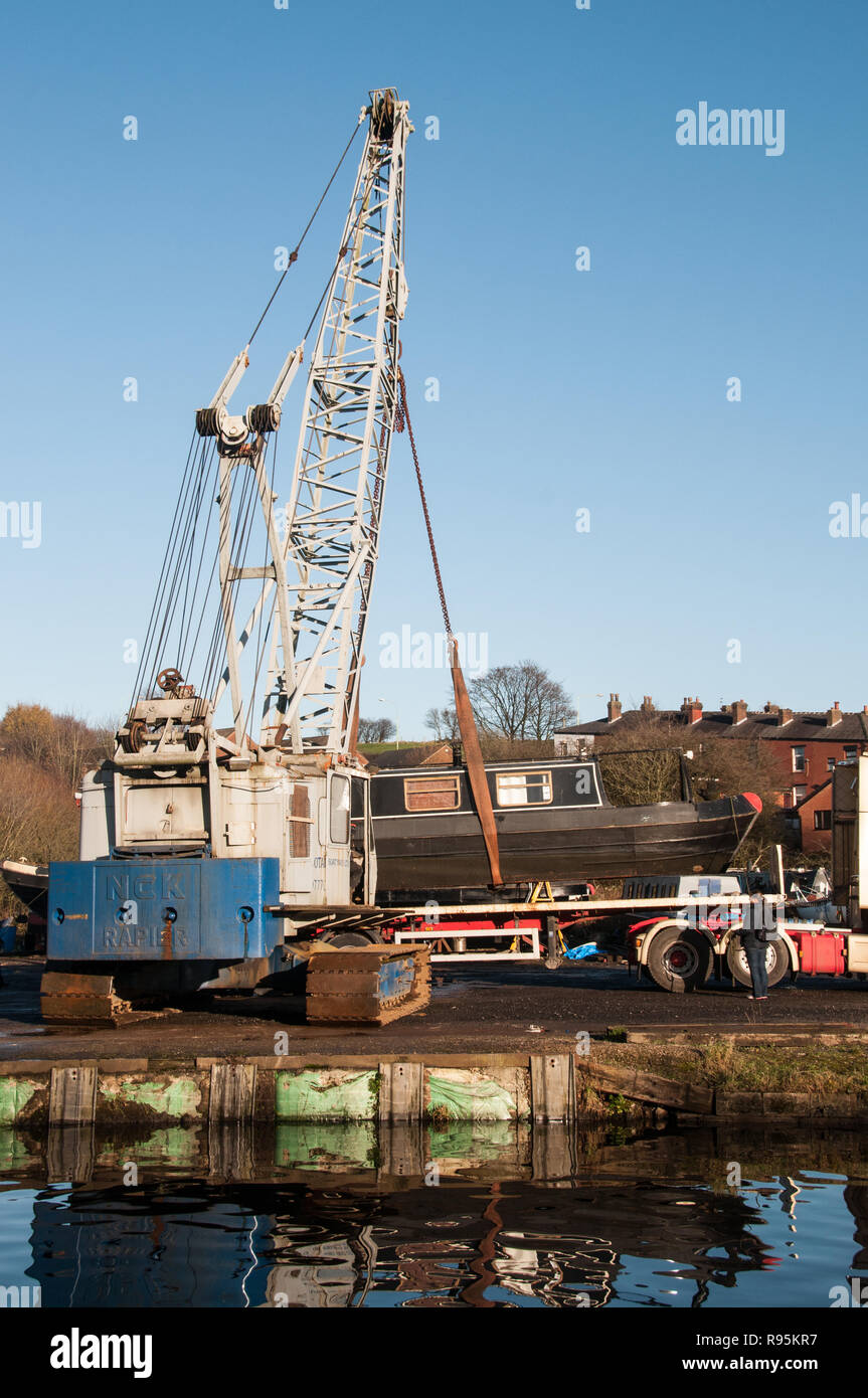 Lifting slings around barge hi-res stock photography and images - Alamy