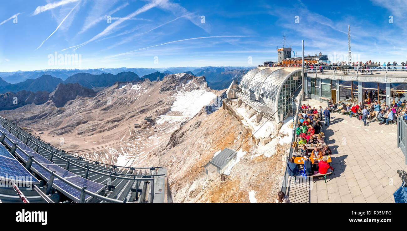 Zugspitze cable car station hi-res stock photography and images - Alamy