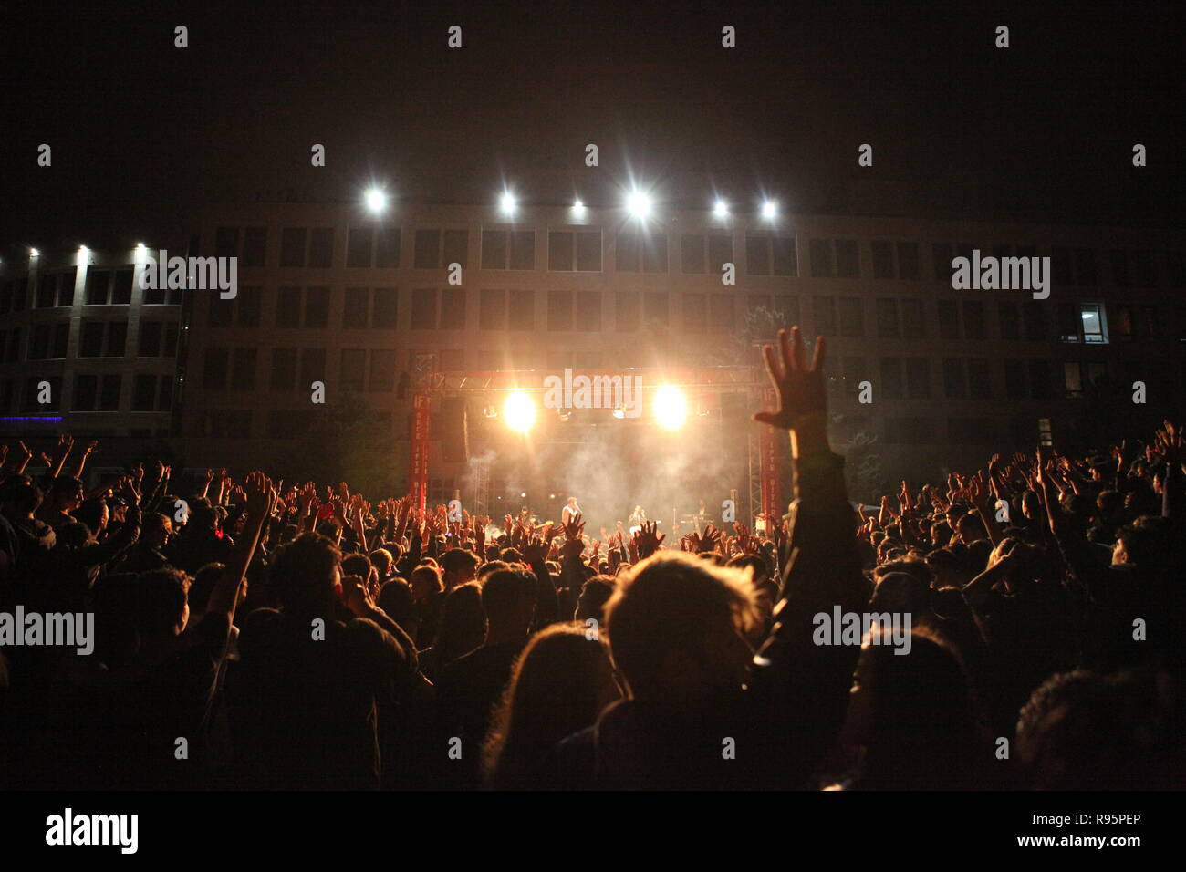 Excited crowd hi-res stock photography and images - Alamy