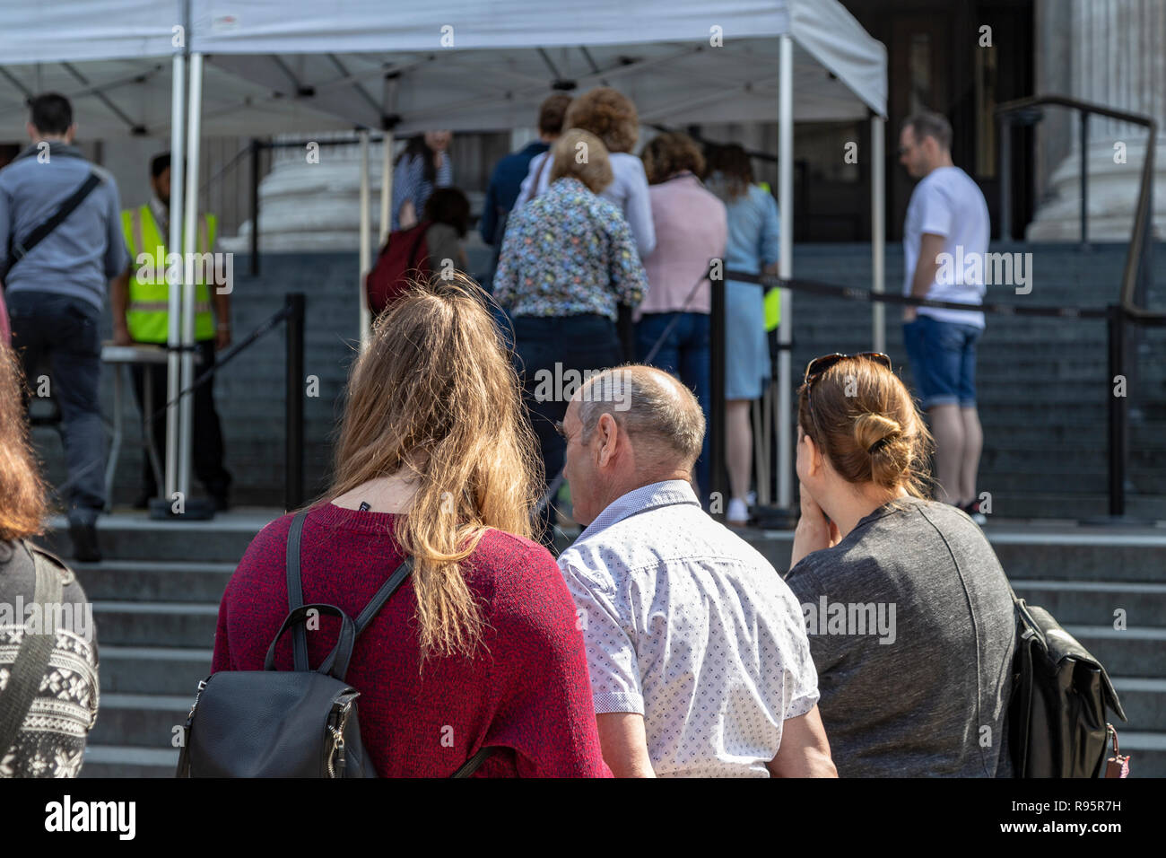 Queue st pauls cathedral hi-res stock photography and images - Alamy