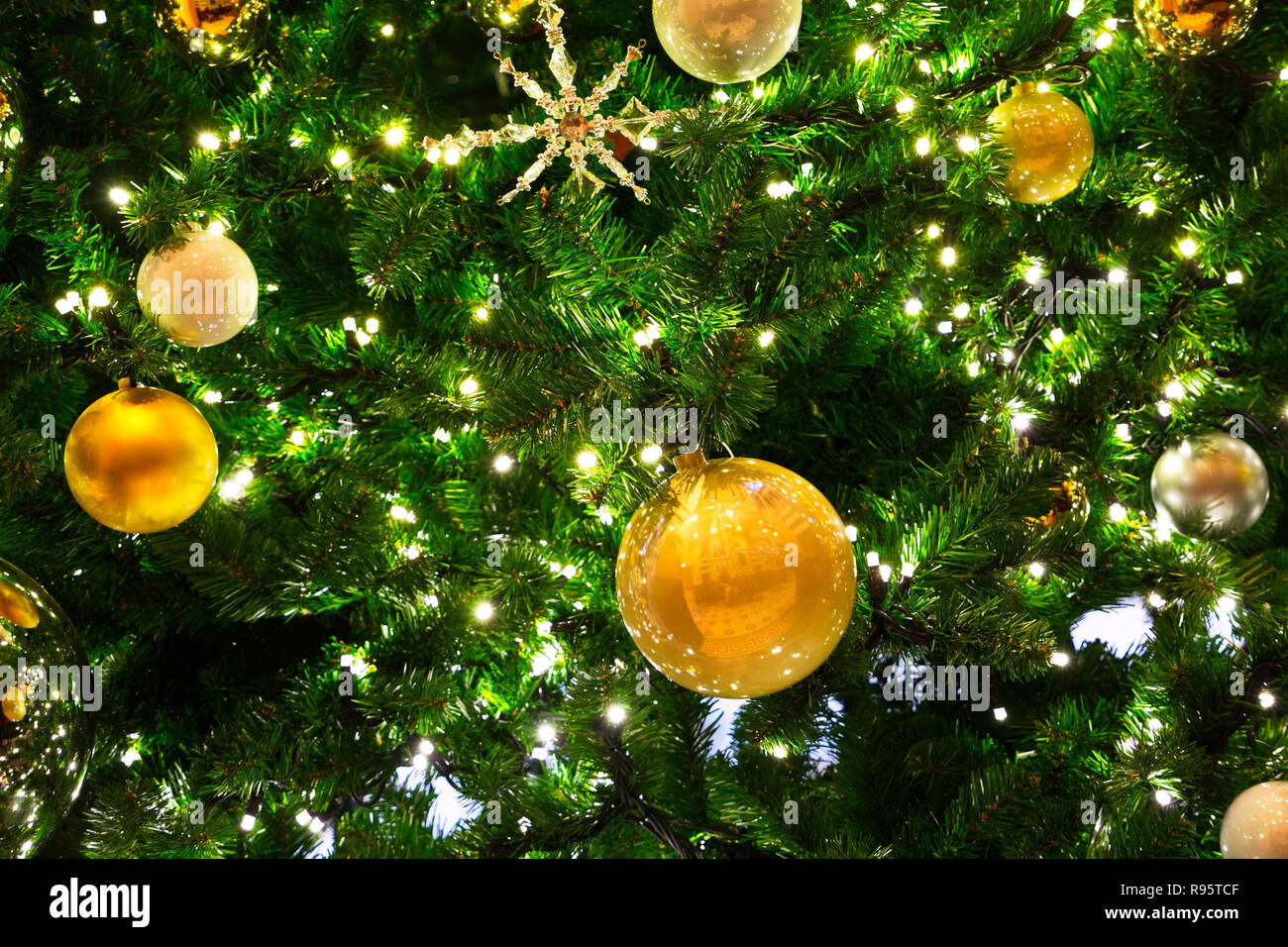 Gold decorations tree hi-res stock photography and images - Alamy