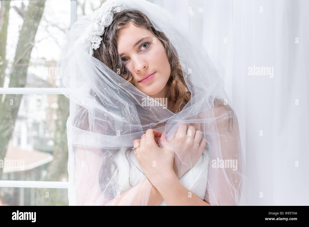 Shivering bride hi-res stock photography and images - Alamy
