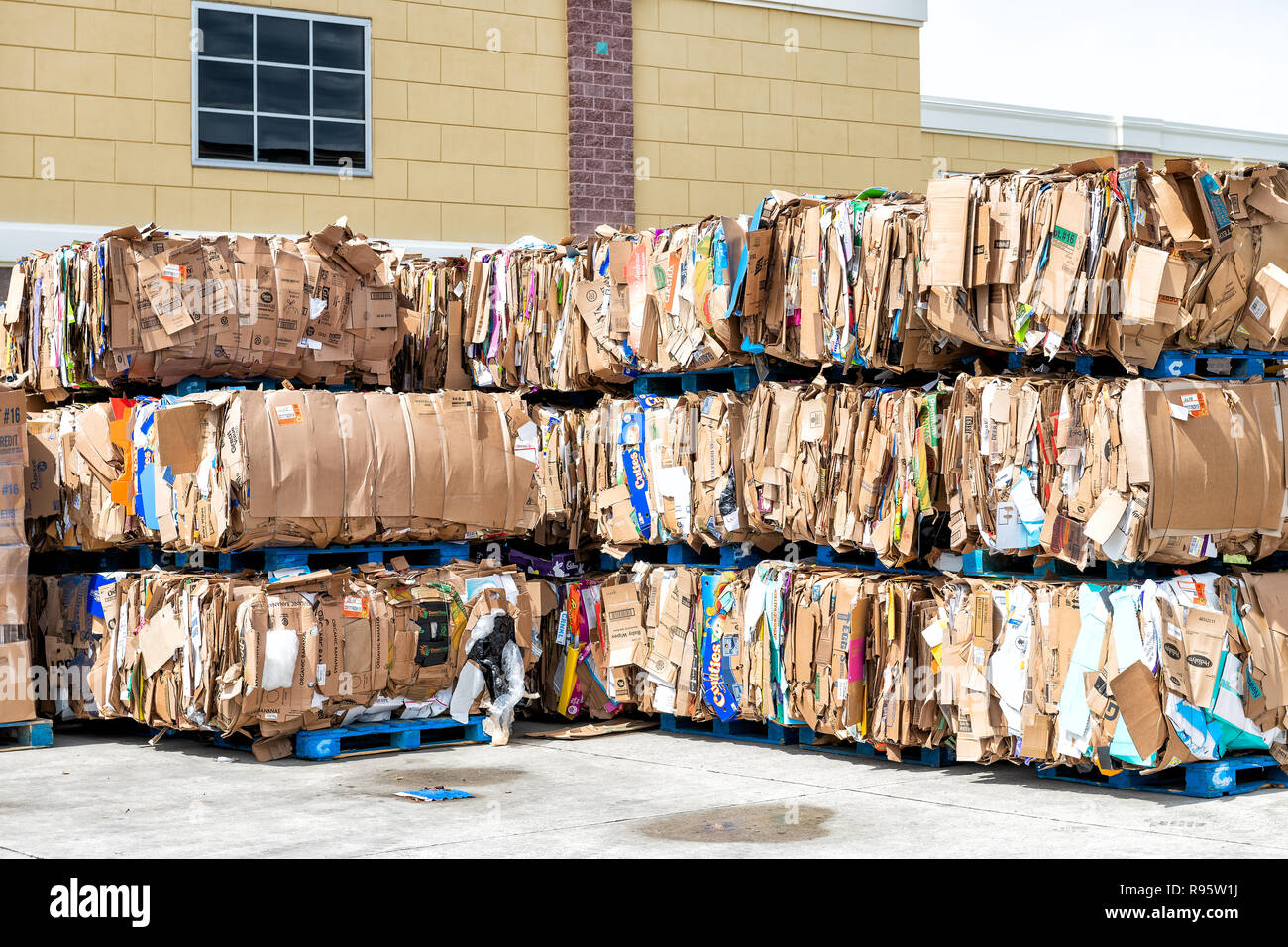 Sterling, USA - April 4, 2018: Walmart, Wal-mart trailer tractor ...