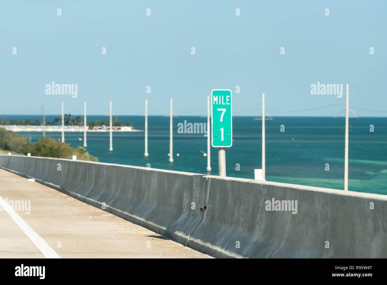 Bahia Honda Key, USA Mile 71 marker, mark, green sign at overseas ...