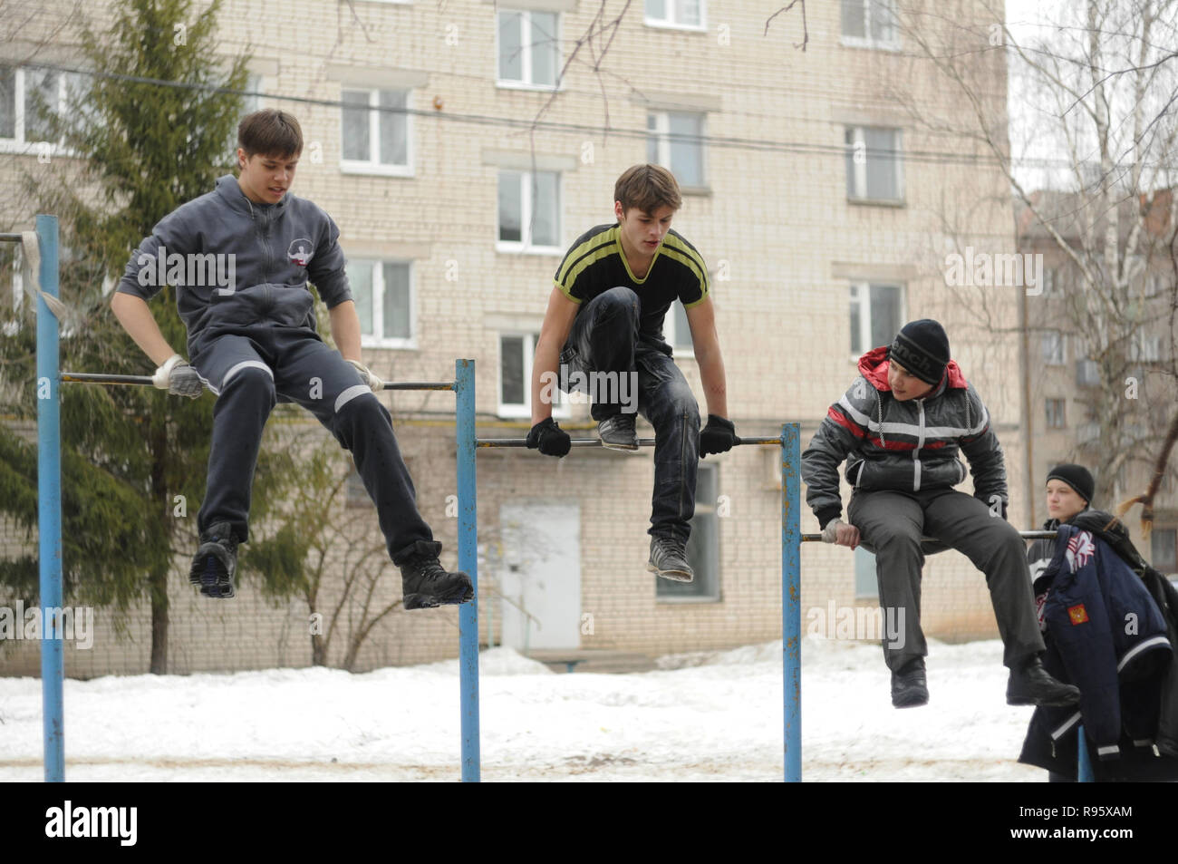 Kovrov, Russia. 4 April 2013. Teens is engaged in discipline gimbarr on a horizontal bar in the ...